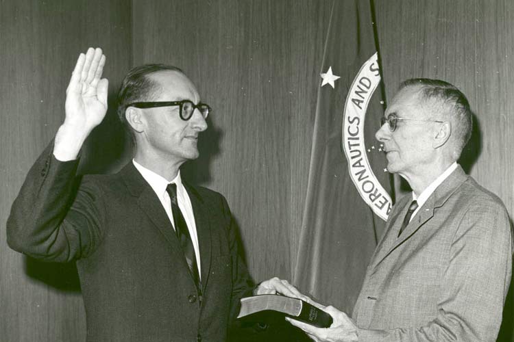 Father of the space shuttle, George Mueller, dies at 97