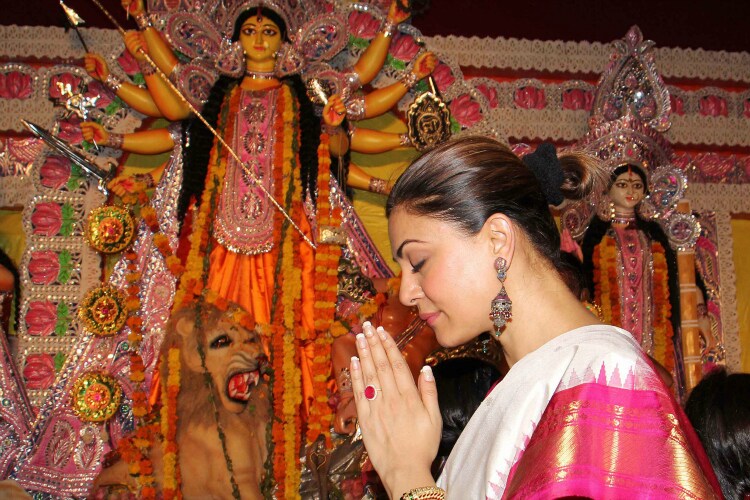 Photos: Sushmita Sen, Kajol celebrate Durga Puja with family - News18