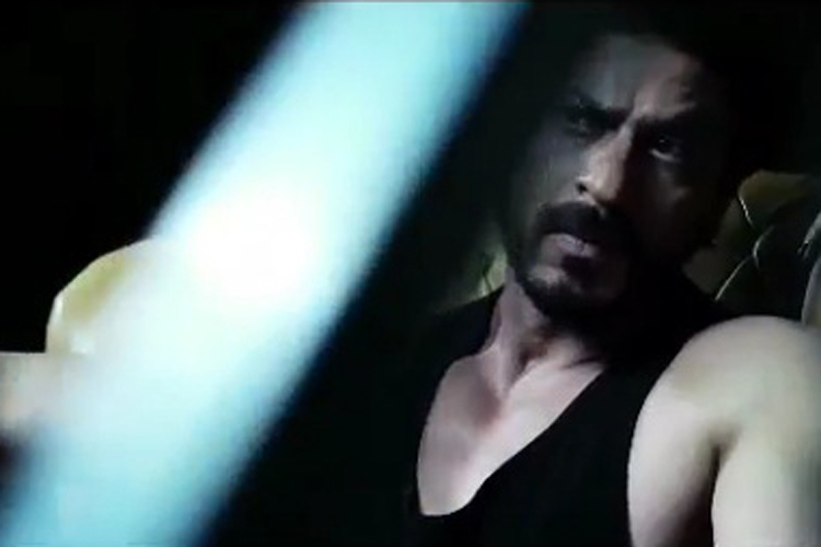 Shah Rukh Khan looks hotter than ever as he goes shirtless for a recent ...