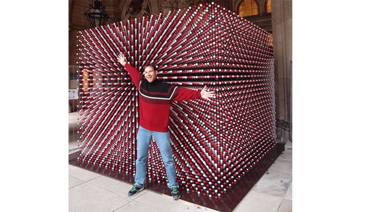 3D model of a magnified salt grain aims to set Guinness record - News18