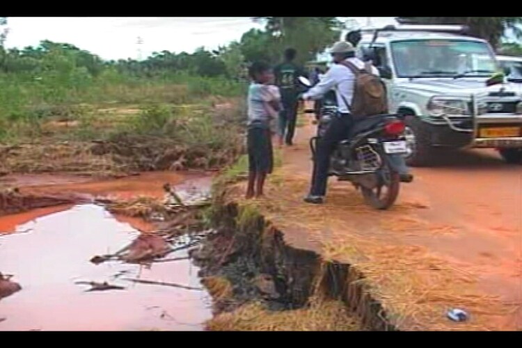 Cuddalore village in shock after rain claims 10 lives of a family - News18