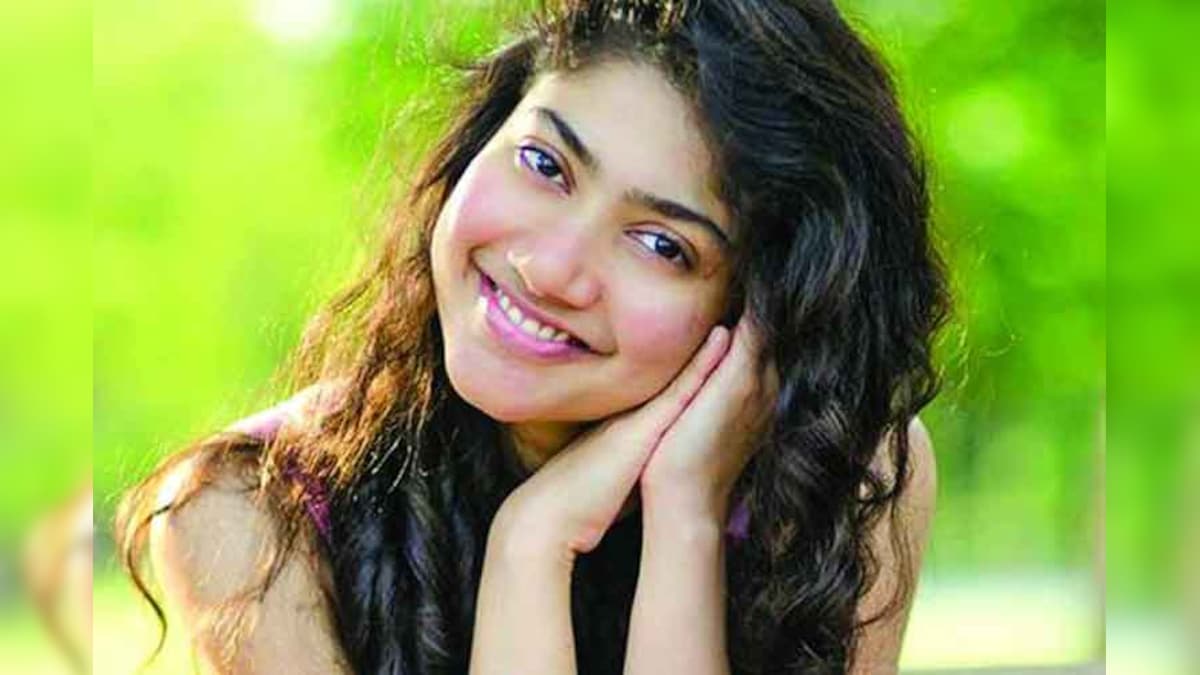 IBNLive Movie Awards: 'Premam' actress Sai Pallavi wins Best Southern ...