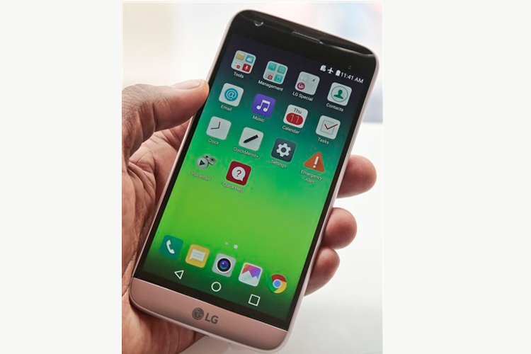 Photos: LG shows off G5, its first-ever modular phone - News18