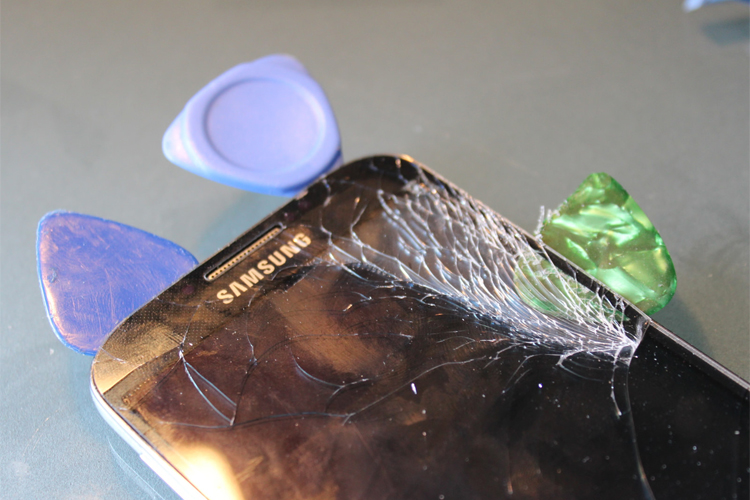 5 ways to deal with your broken smartphone screen | Tech News - News18