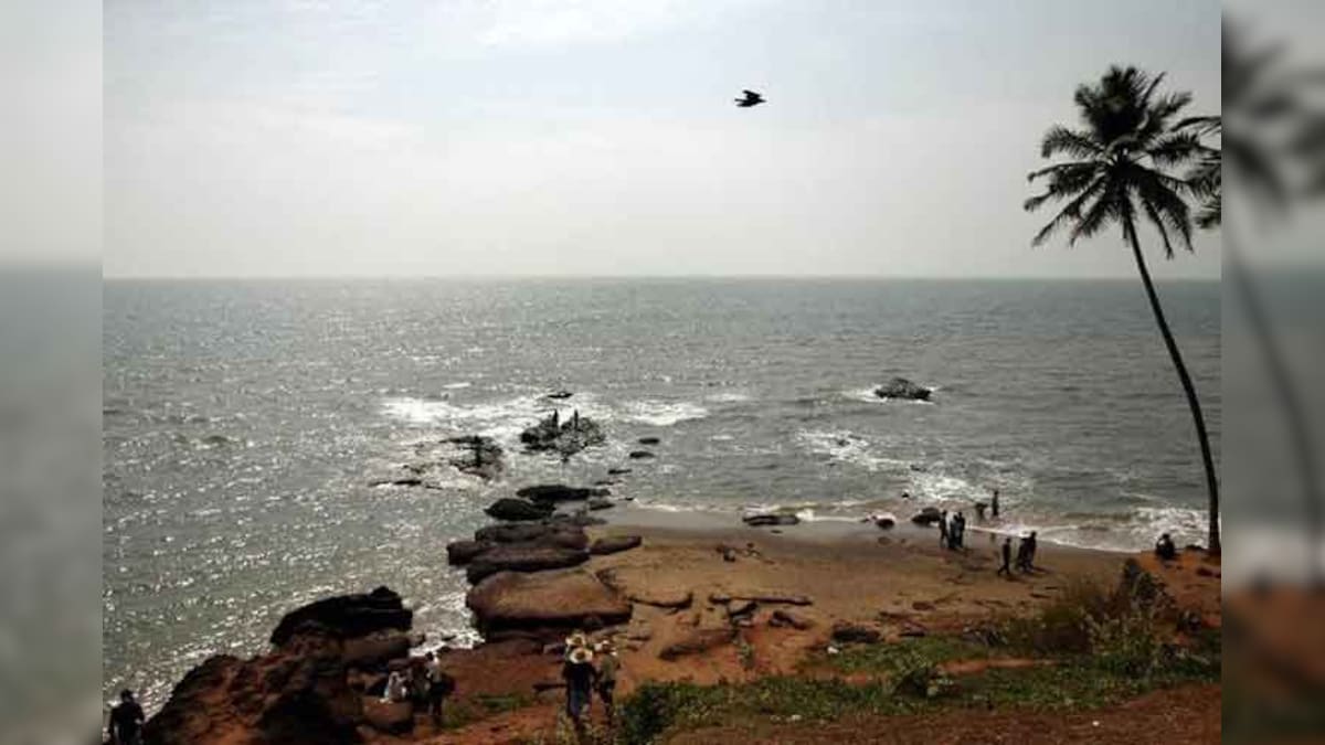 5 tourists fall off cliff while clicking selfie in Goa