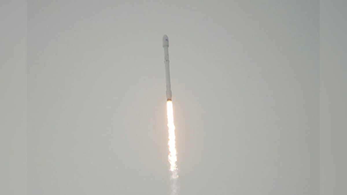 Spacex Successfully Lands Rocket On A Floating Ship For The First Time