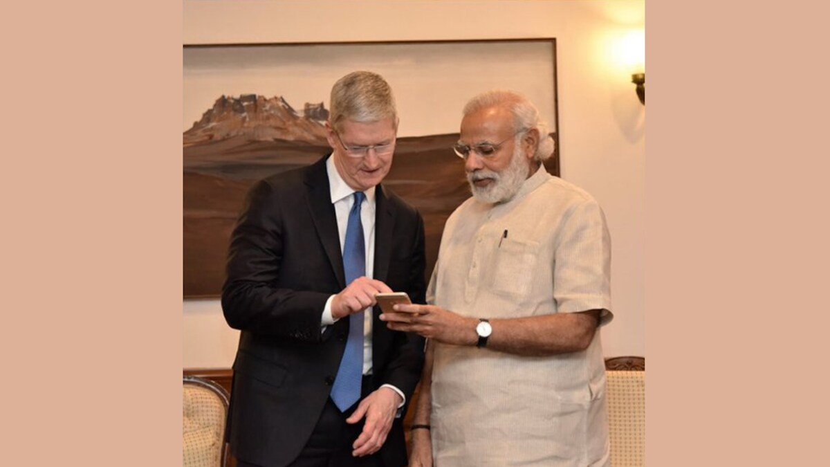 Tim Cook Meets PM; Launches Updated 'Narendra Modi Mobile App' - News18