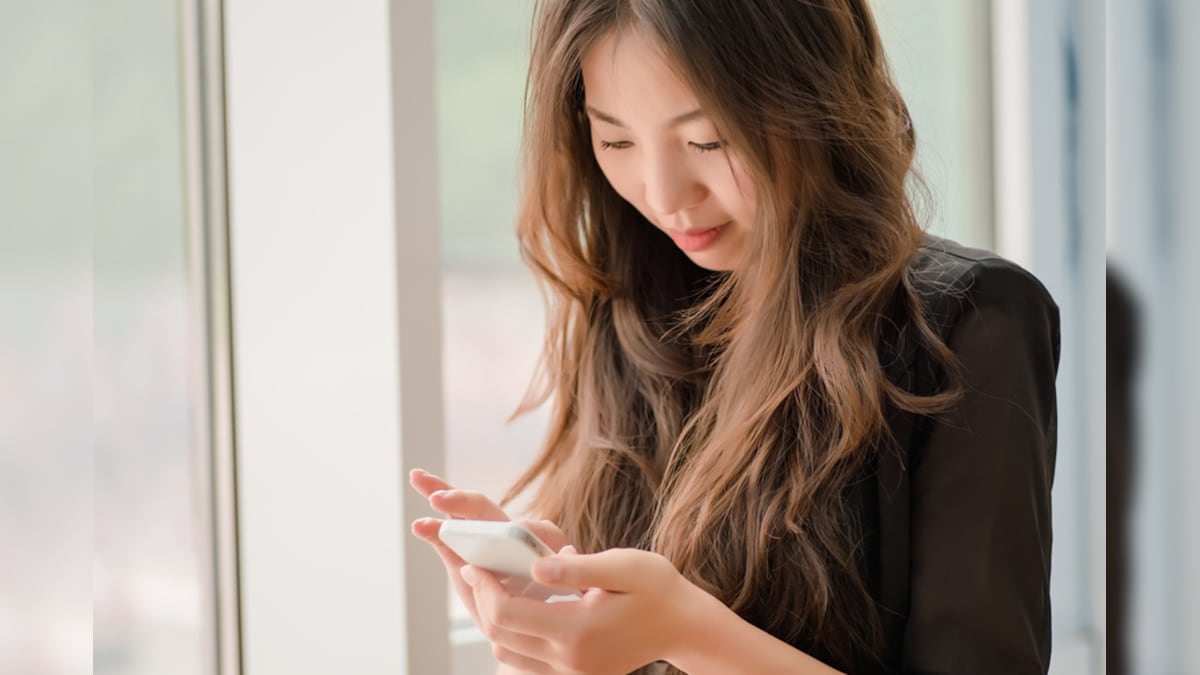 Hands-Freeze: Woman Unable to Move Fingers after Week-Long Phone Binge