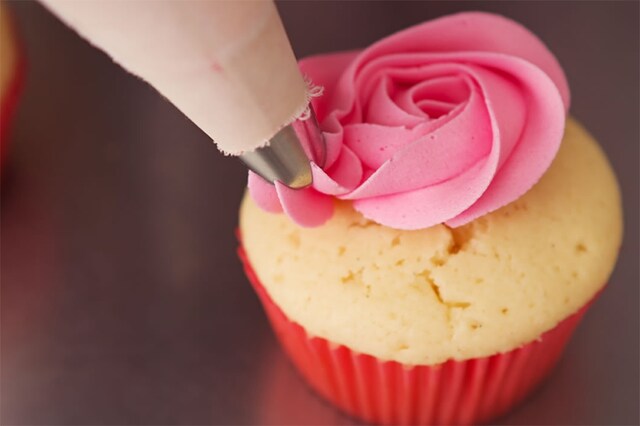 8 Mesmerising GIFs of Cake Icing That Will Give You Intense Cravings ...