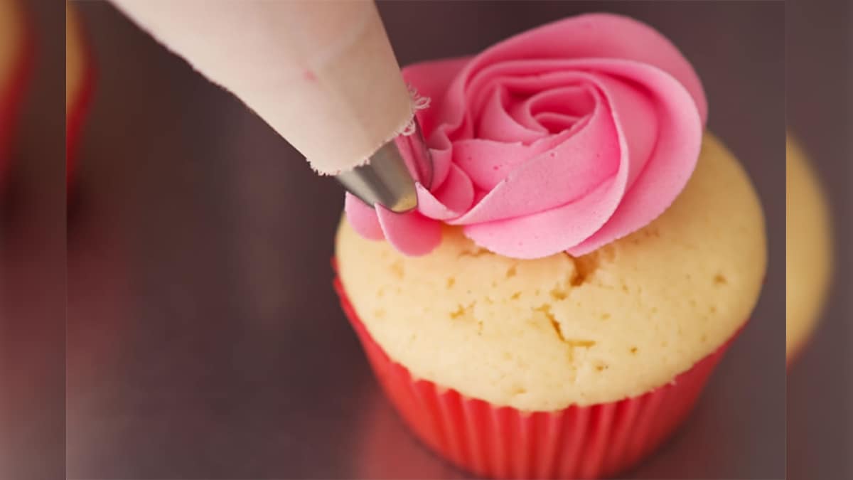8 Mesmerising GIFs of Cake Icing That Will Give You Intense Cravings ...