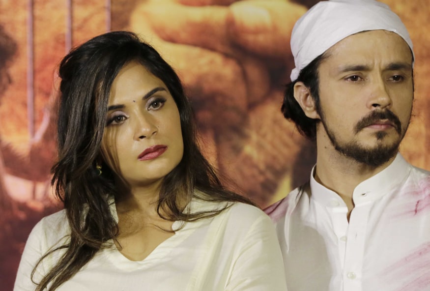 Aishwarya, Randeep Pay Tribute To Sarabjit Singh | Movies News - News18