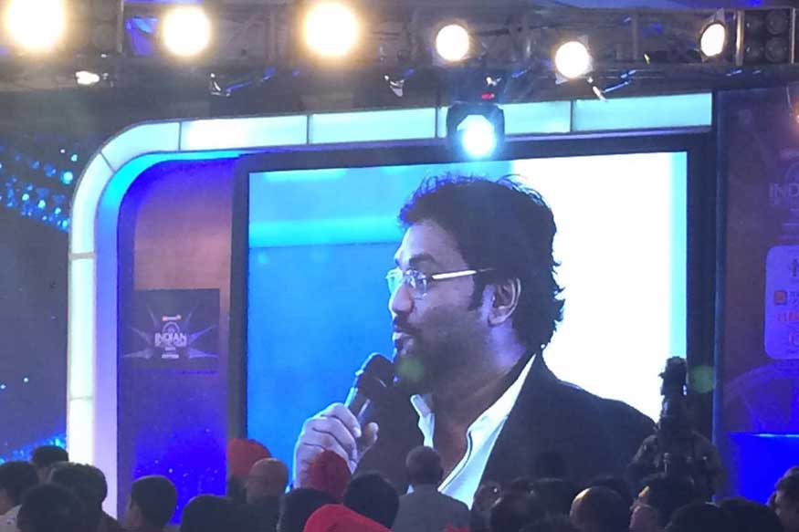 Babul Comes to Gadkari's Rescue With a Song at IOTY 2015 - News18