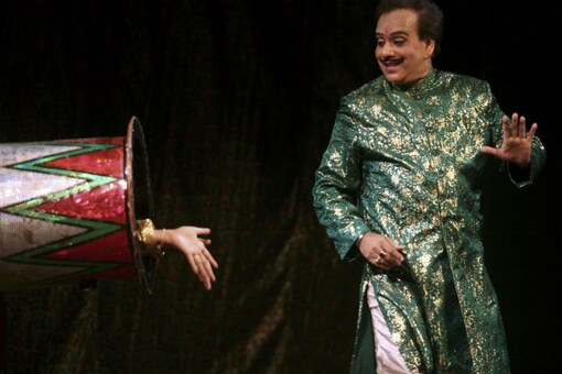 CBI Interrogates Magician P C Sorcar in 'Chit Fund Scam' - News18