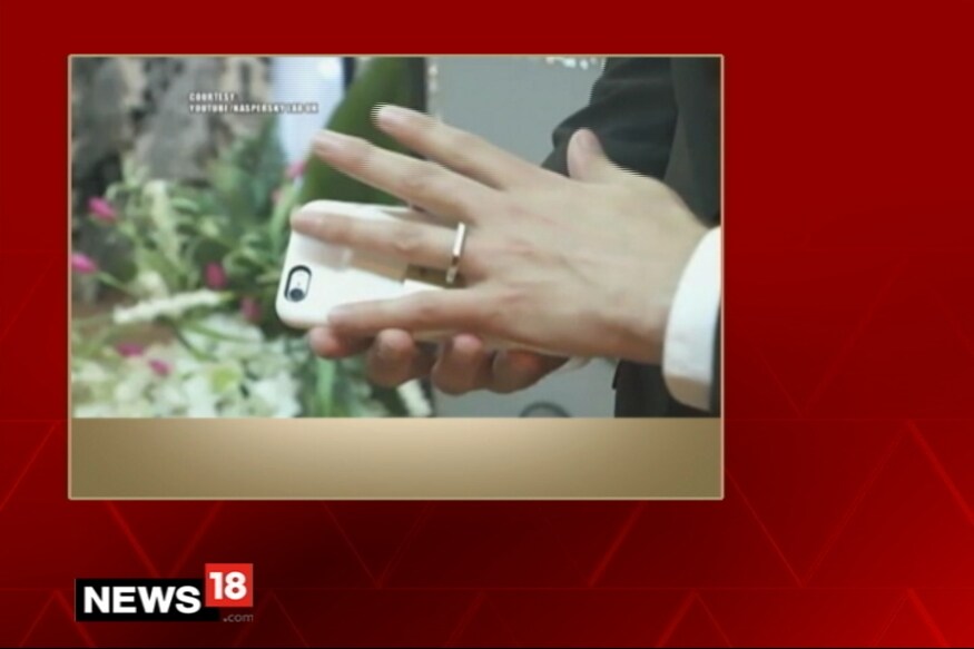 Los Angeles Man Gets Married to His Smartphone - News18