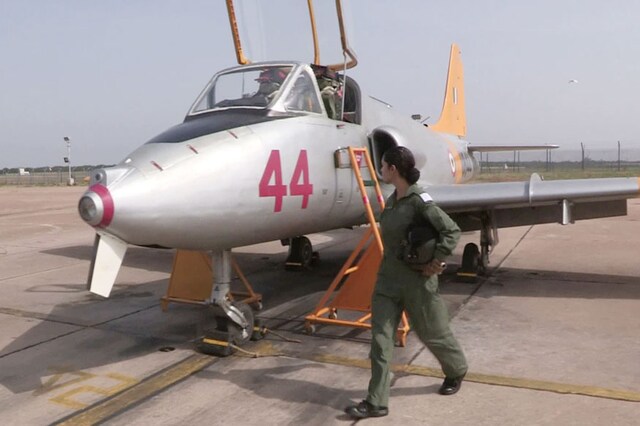 Avani Chaturvedi Becomes First Indian Woman to Fly a Fighter Jet - News18