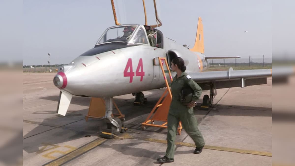 Avani Chaturvedi Becomes First Indian Woman to Fly a Fighter Jet