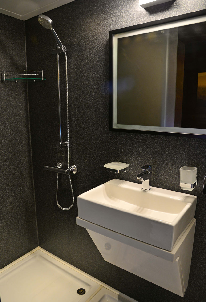 This Portable Hotel Made of Shipping Containers Can Give Ordinary ...