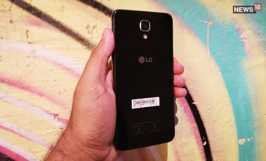 Photos: Hands-on With LG's Dual-Display X Screen Smartphone - News18