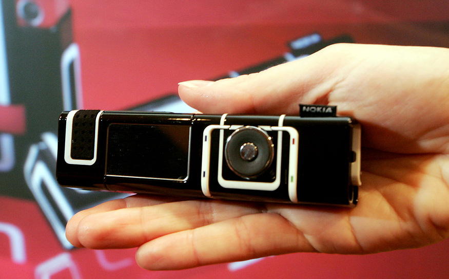 Blast From the Past: 5 Odd-Looking Phones From 5 Big Brands | Tech News ...