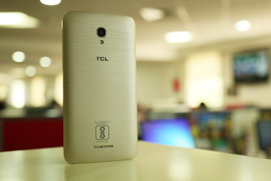 TCL 560 Review: A Budget Contender That Comes With Iris Scanner | Tech ...
