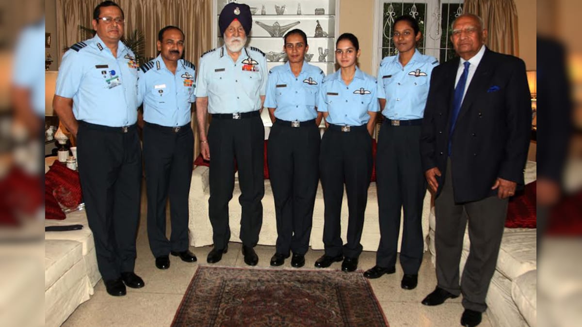 Air Force Marshall Arjan Singh Felicitates Newly-Commissioned Women ...