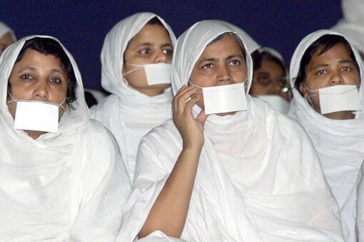 Jain Temple in Ujjain Restrains Entry of Girls Wearing Jeans, Skirts ...
