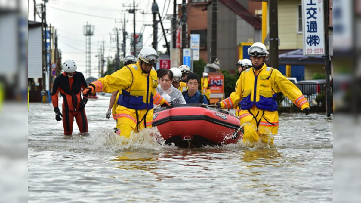 Tropical Storm Hits Japan's Northeast, Hitting Transport