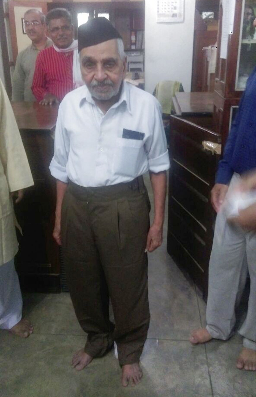 RSS Starts Sale of New Uniform at Rs 250 a Piece | India News - News18