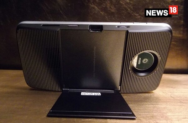 Motorola Moto Mods: Here's all You Need to Know