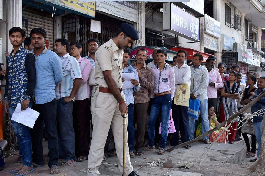 Long Queues at Banks, ATMs After Long Weekend