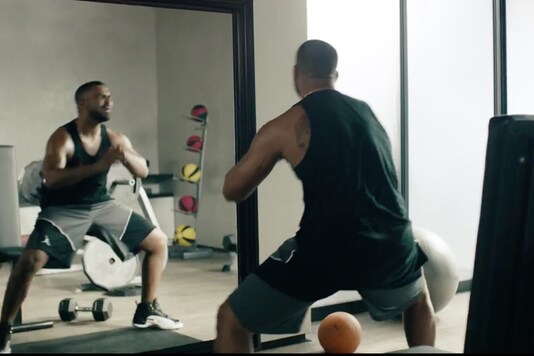 Drake Channels Taylor Swift For New Apple Music Ad