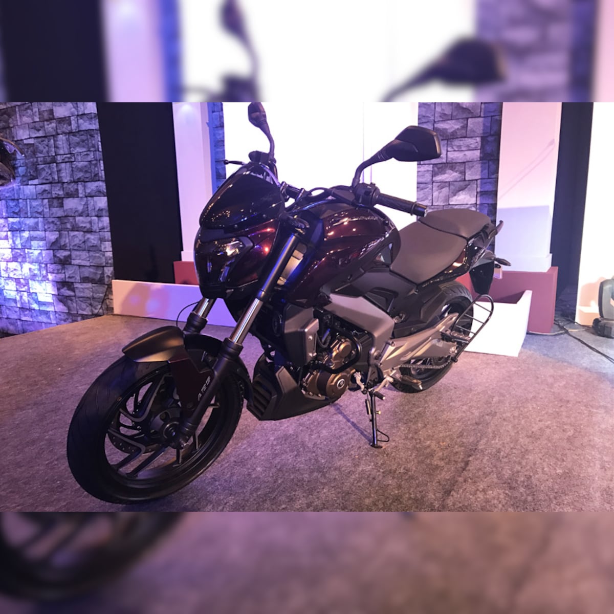 BAJAJ DOMINAR 400 TWILIGHT PLUM COLOR| ShowRoom Look| Detailed ...