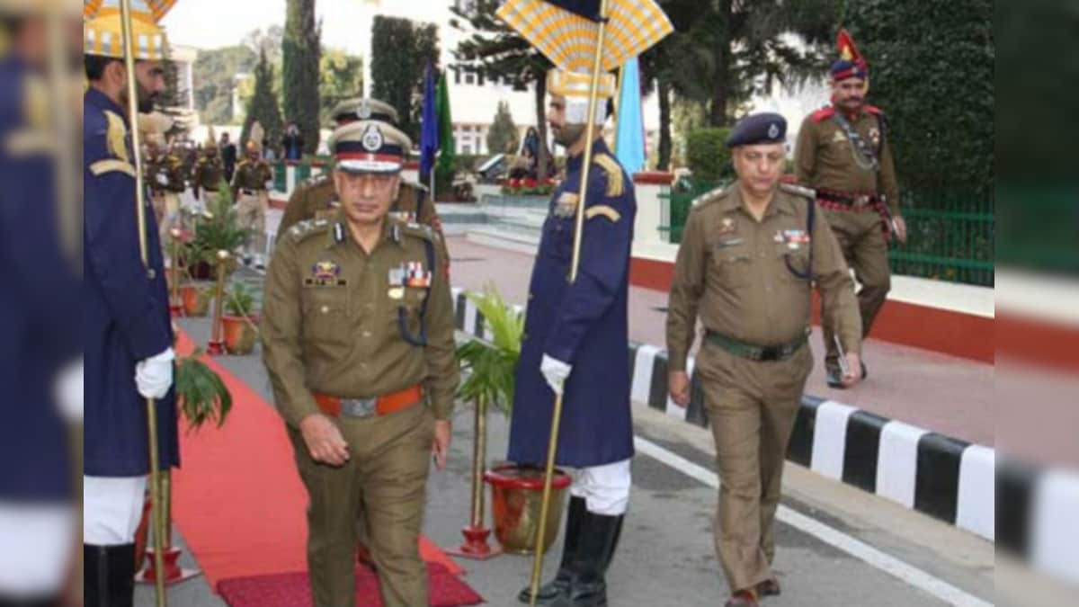 J&K DGP Makes Surprise Visit in Civil Dress During Night Hours - News18