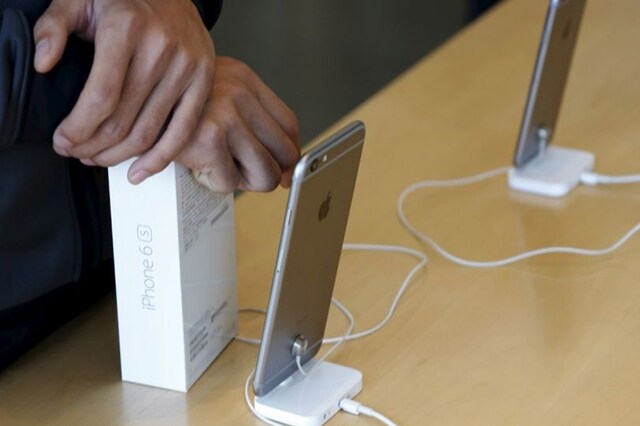 Apple iPhone 8 Might Get Wireless Charging, Finally - News18