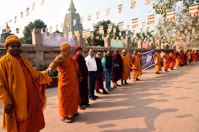 Thousands Join 'World's Longest Human Chain' in Bihar - News18