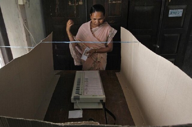 Elections: How an Electronic Voting Machine Works - News18