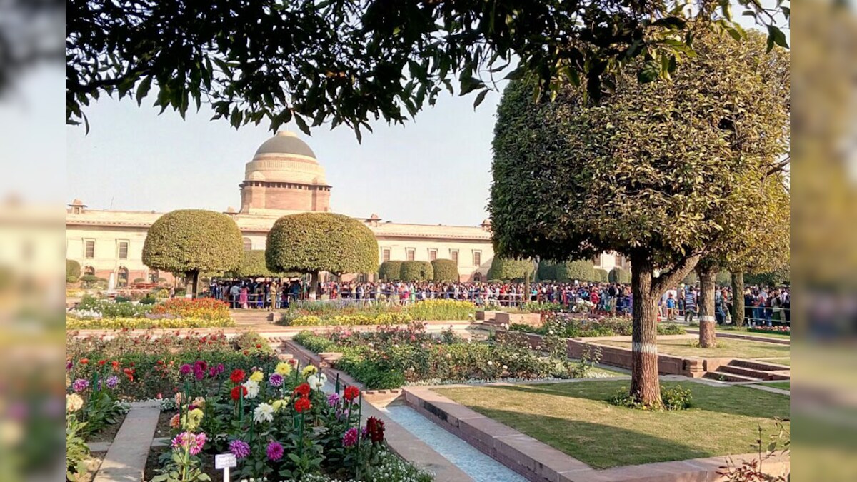A Look at The Beauty of Mughal Garden, See Pics - News18