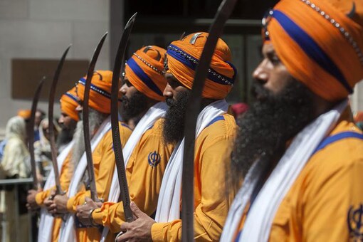 Covid-19: British Sikh Doctors Campaign Against Forced Beard Shaving