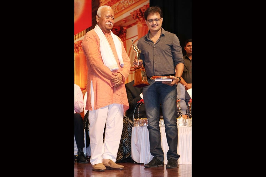 Aamir Khan, Lata Mangeshkar, Mohan Bhagwat, Kapil Dev at Dinanath ...