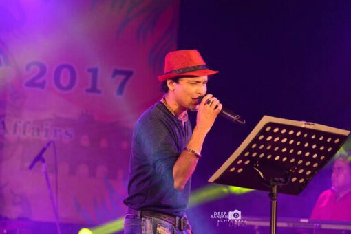 Zubeen Garg Stopped from Singing Hindi Song, Leaves Stage With an Abuse