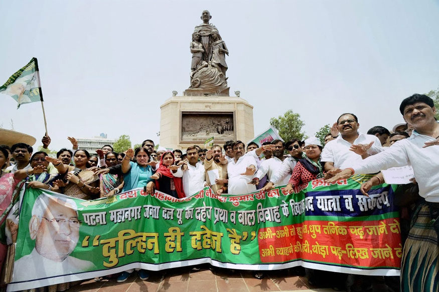 Day in Photos: May 7, 2017 - News18