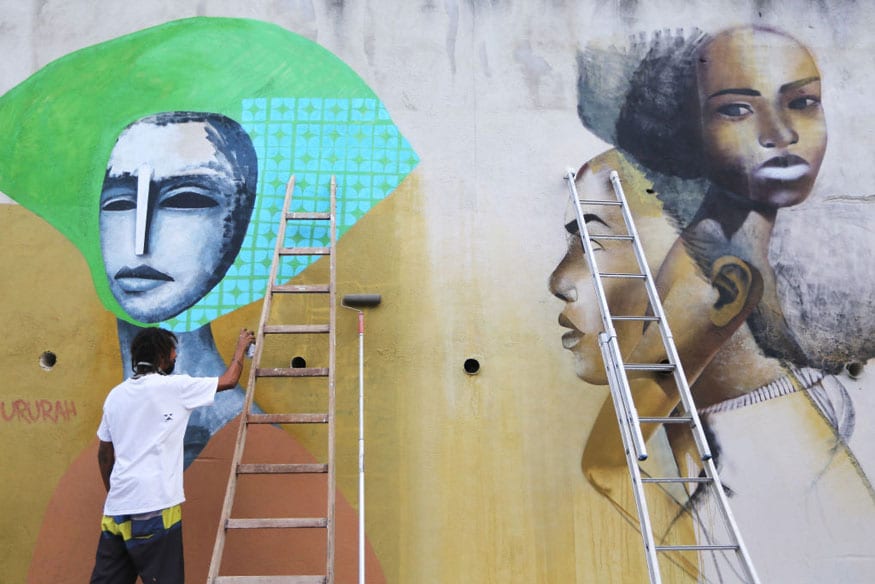 Street Artists create open air graffiti gallery in Rio's oldest favela ...