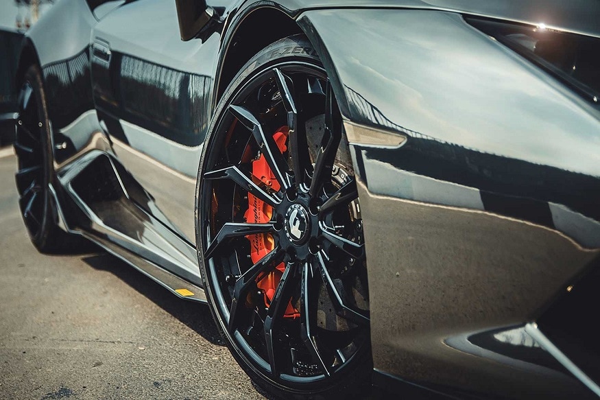 Lamborghini Huracan With Chrome Vinyl Wrapping Looks Fancy - News18