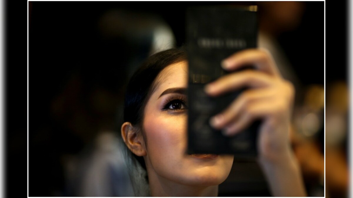 'Squiggle Brows' Is The Latest Beauty Look To Go Viral