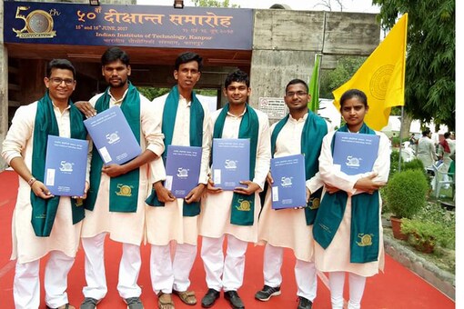 In a First, IIT-K Students Ditch ‘British’ Robes, Receive Degrees in ...