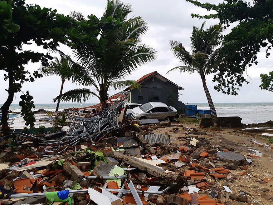 PICS: Tsunami Caused by Volcanic Eruption Kills Many in Indonesia ...