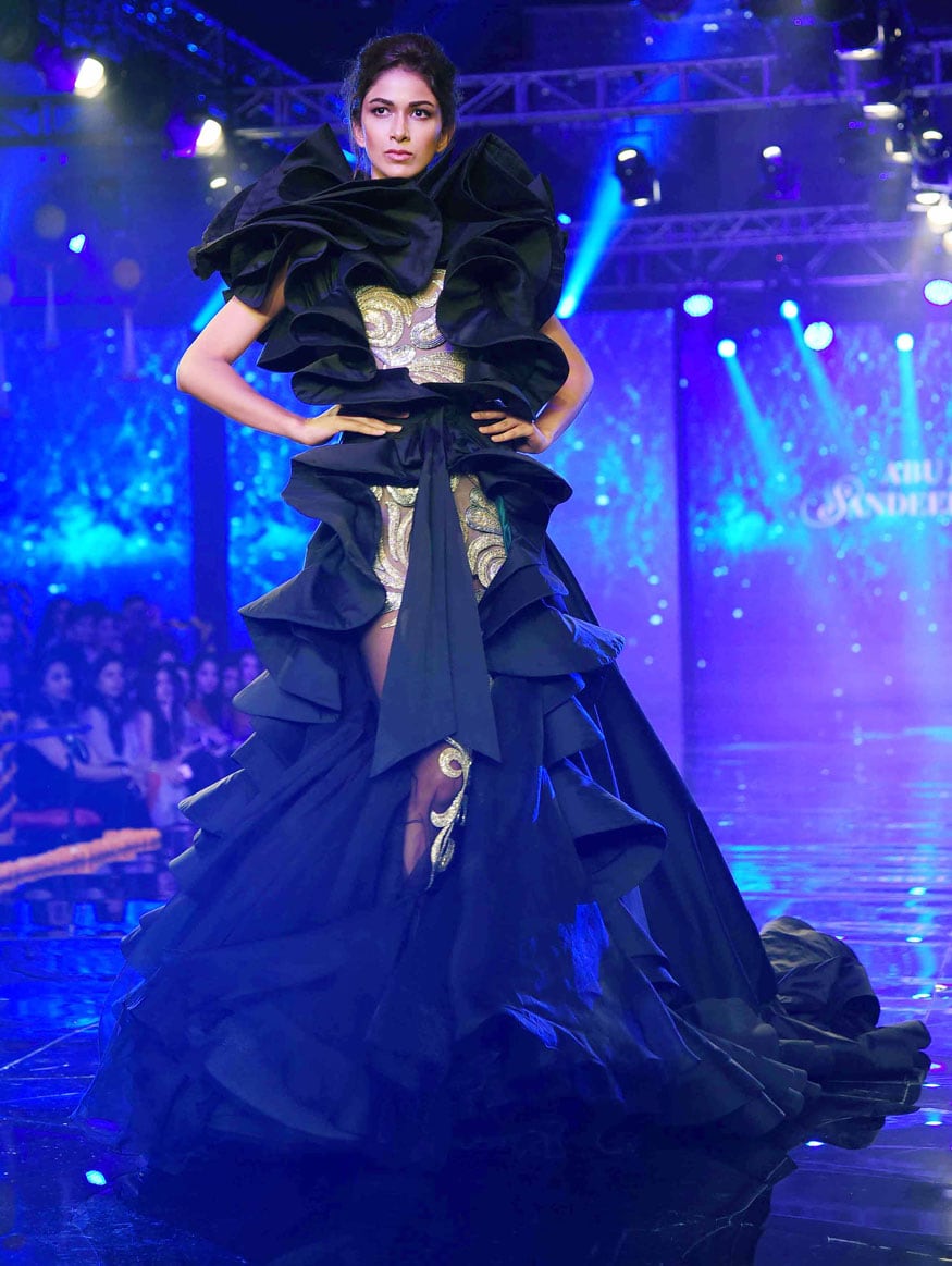 Sonam Kapoor, Sara Ali Khan, Disha Patani at fashion event in New Delhi ...