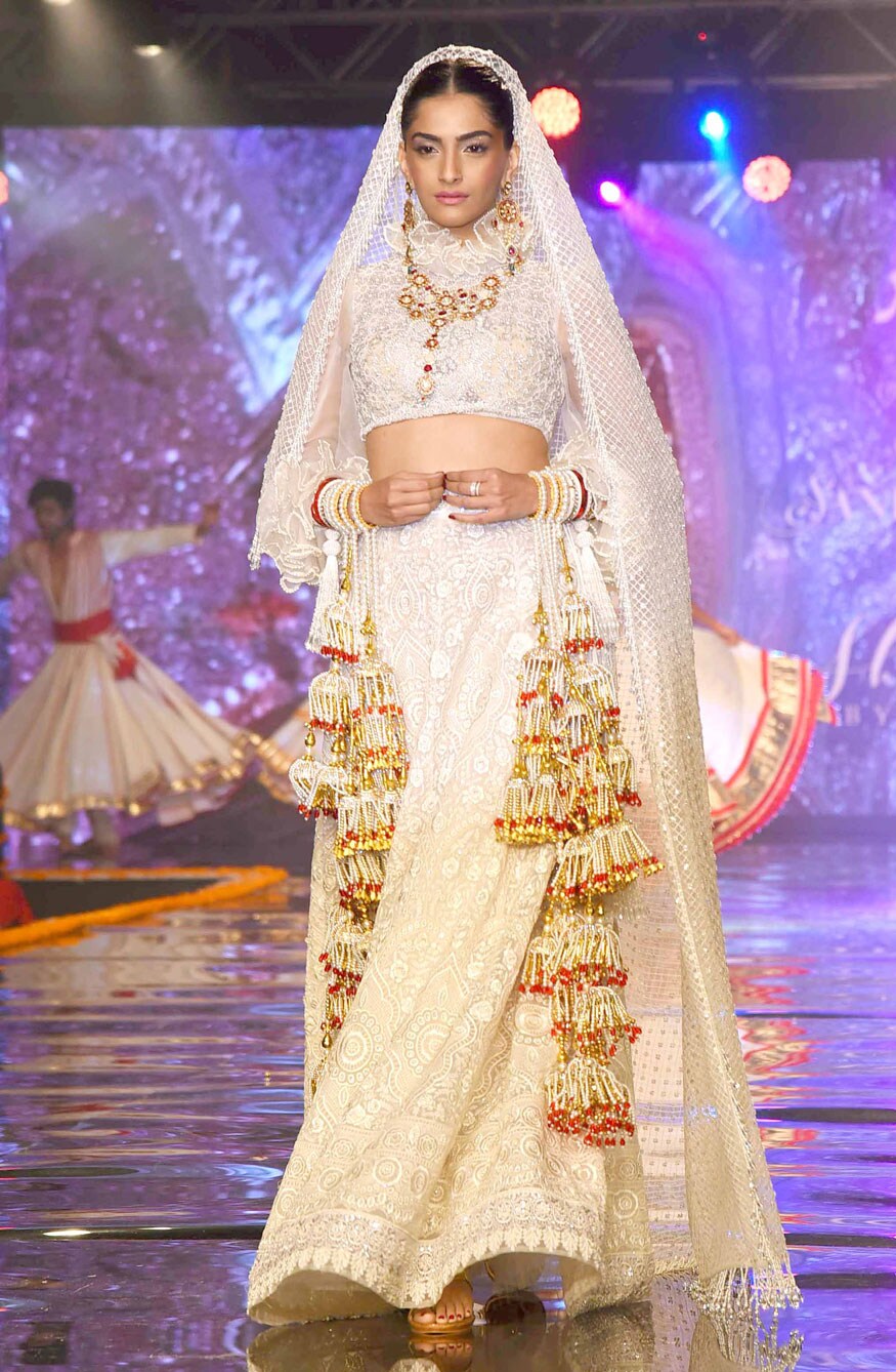 Sonam Kapoor, Sara Ali Khan, Disha Patani at fashion event in New Delhi ...