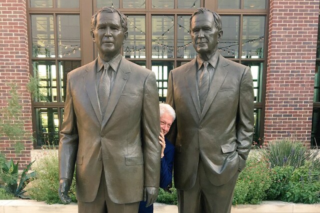 Viral Photo Makes Twitter and the World Fall in Love with Bill Clinton ...