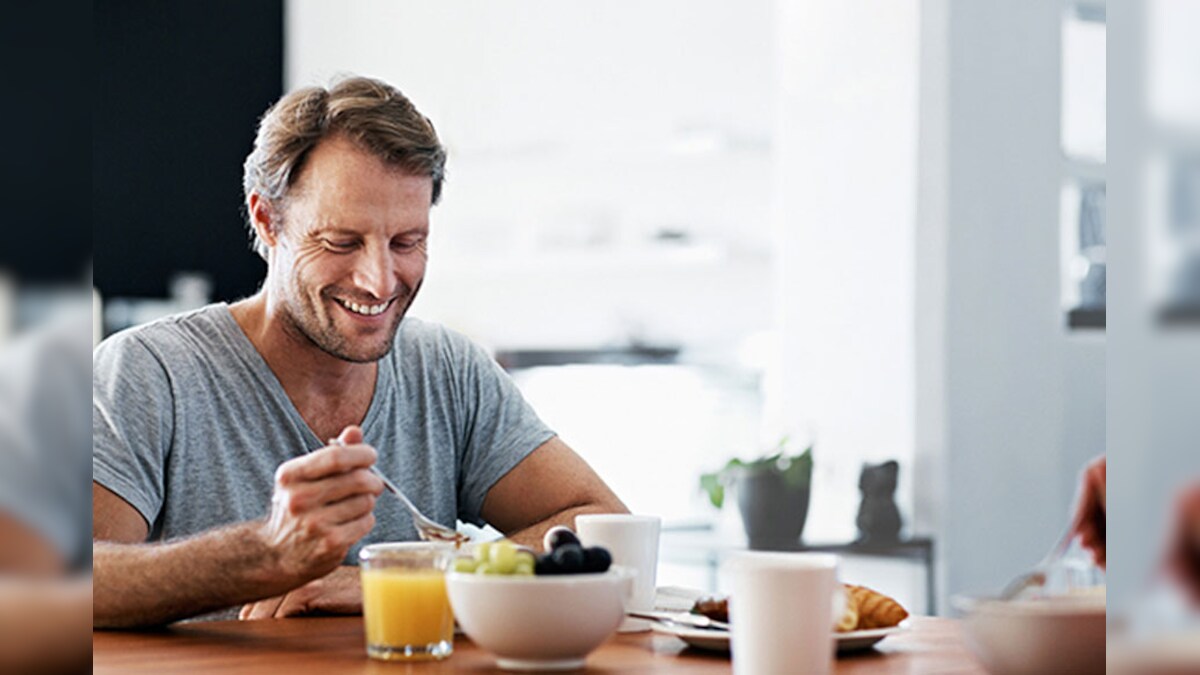 Skipping Breakfast, Snacking at Night May Lead to Delay in Burning Body ...